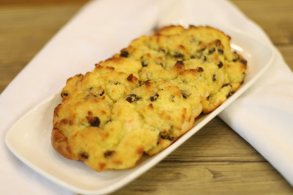 Coconut Raisin Bread 椰絲提子辮飽 - Kee Wah Bakery